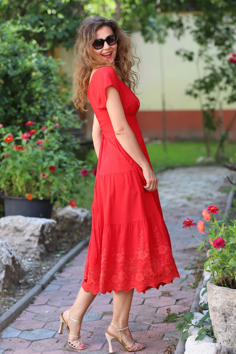 Rochii Elegante pentru Orice Ocazie - Colecție Nouă